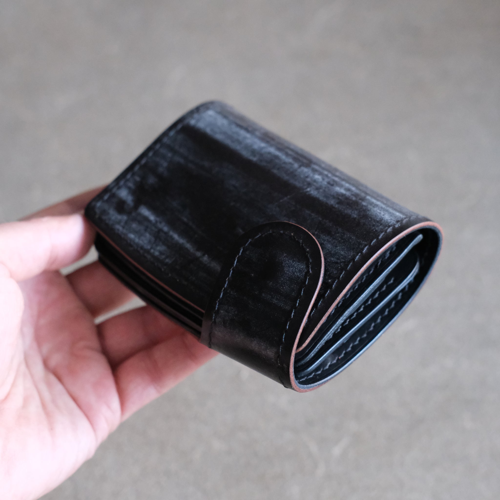 The Octopus Wallet – Crimson Hides