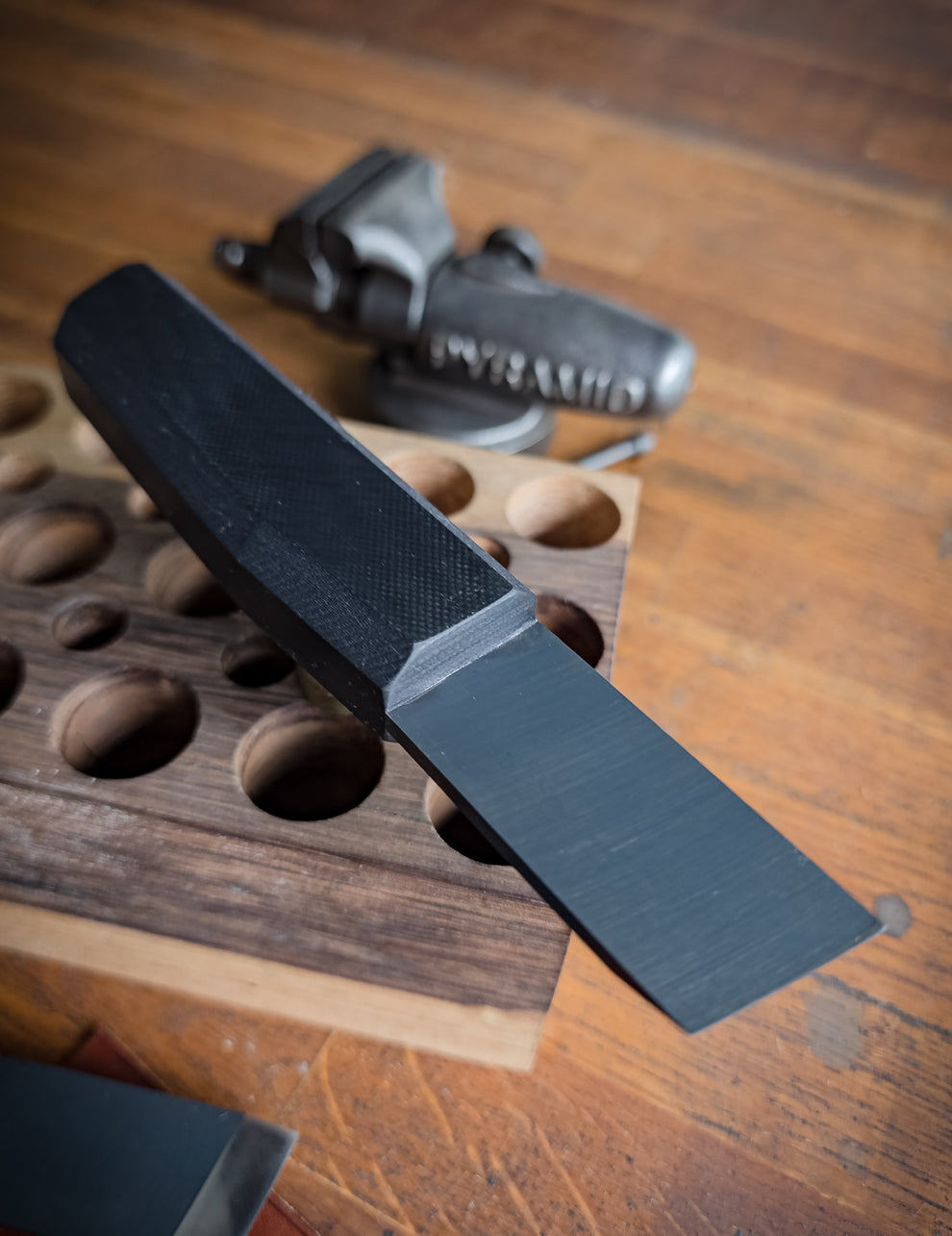 Crimson Slanted Flush Cut Knife – Crimson Hides